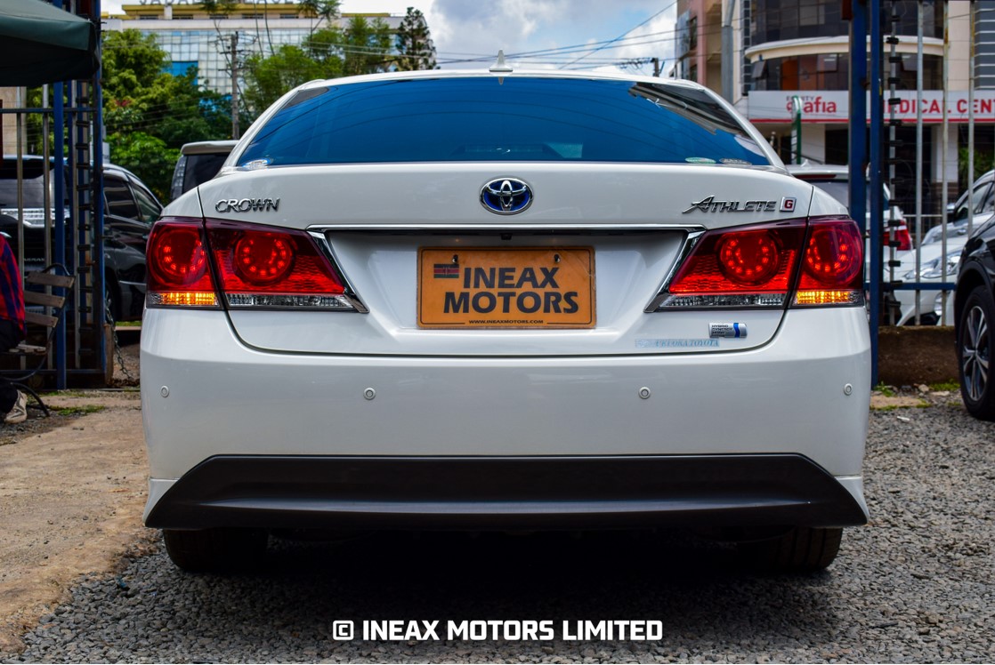AUTOFOCUS: 14TH GENERATION TOYOTA CROWN - INEAX MOTORS