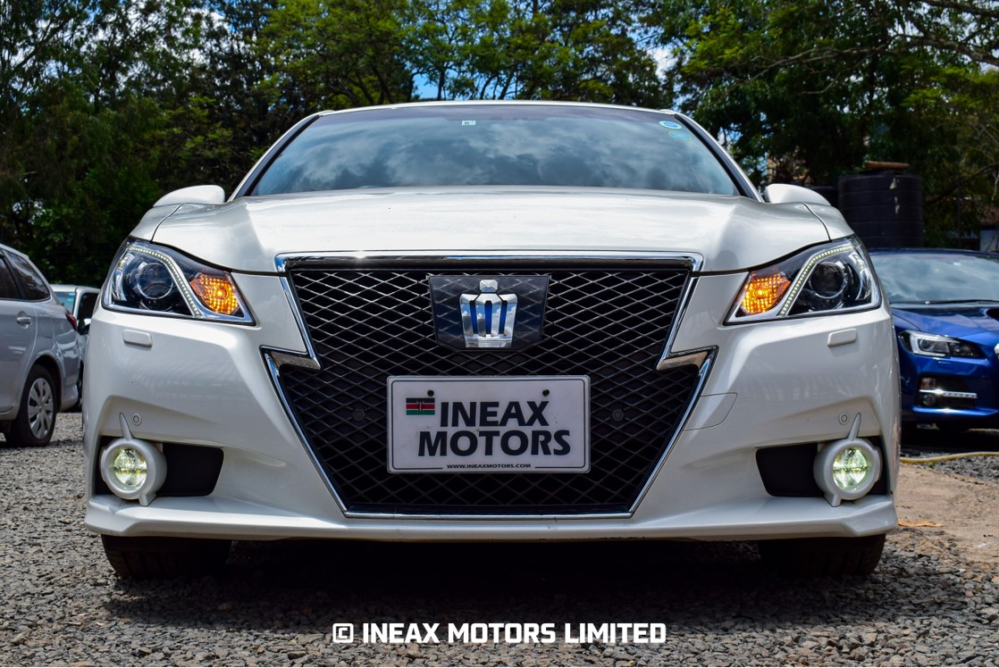 AUTOFOCUS: 14TH GENERATION TOYOTA CROWN - INEAX MOTORS