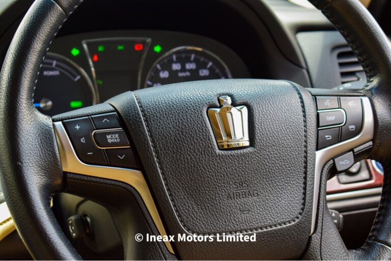 AUTOFOCUS: 14TH GENERATION TOYOTA CROWN - INEAX MOTORS