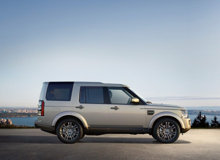 2016 LAND ROVER DISCOVERY LANDMARK AND GRAPHITE - INEAX MOTORS