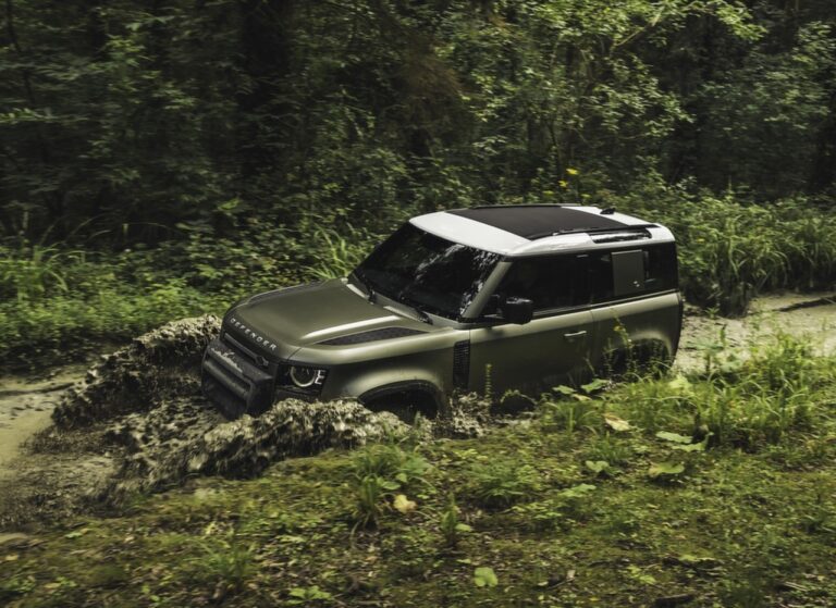 2020 LAND ROVER DEFENDER 90 - INEAX MOTORS