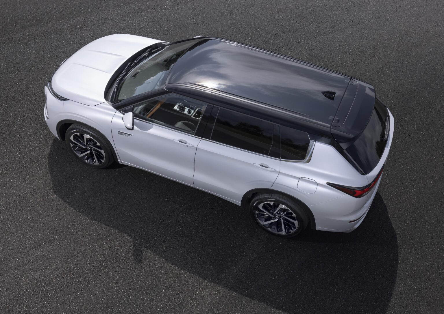 2022 MITSUBISHI OUTLANDER PHEV JAPANESE VERSION - INEAX MOTORS