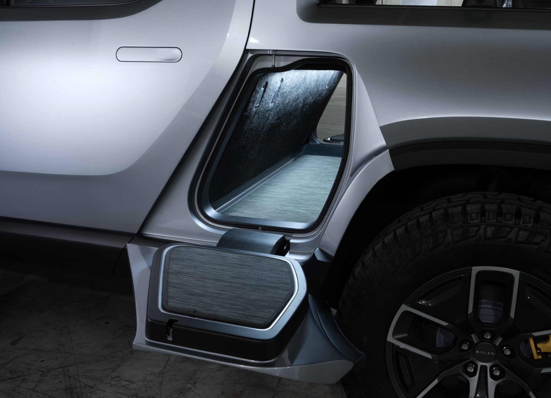 2021 RIVIAN R1T - INEAX MOTORS