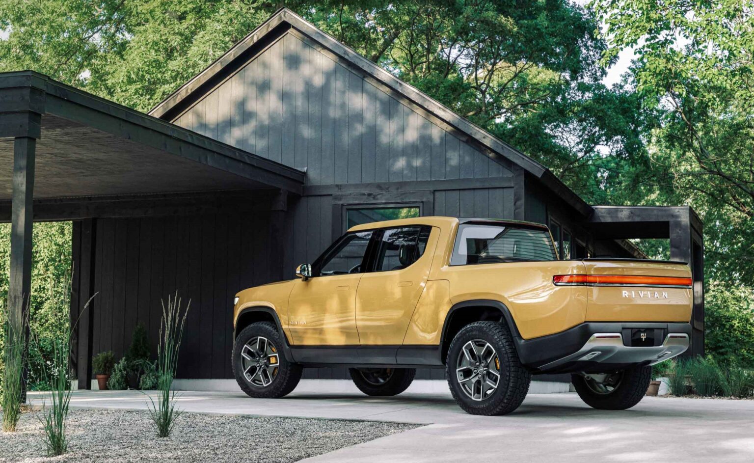 2021 RIVIAN R1T - INEAX MOTORS