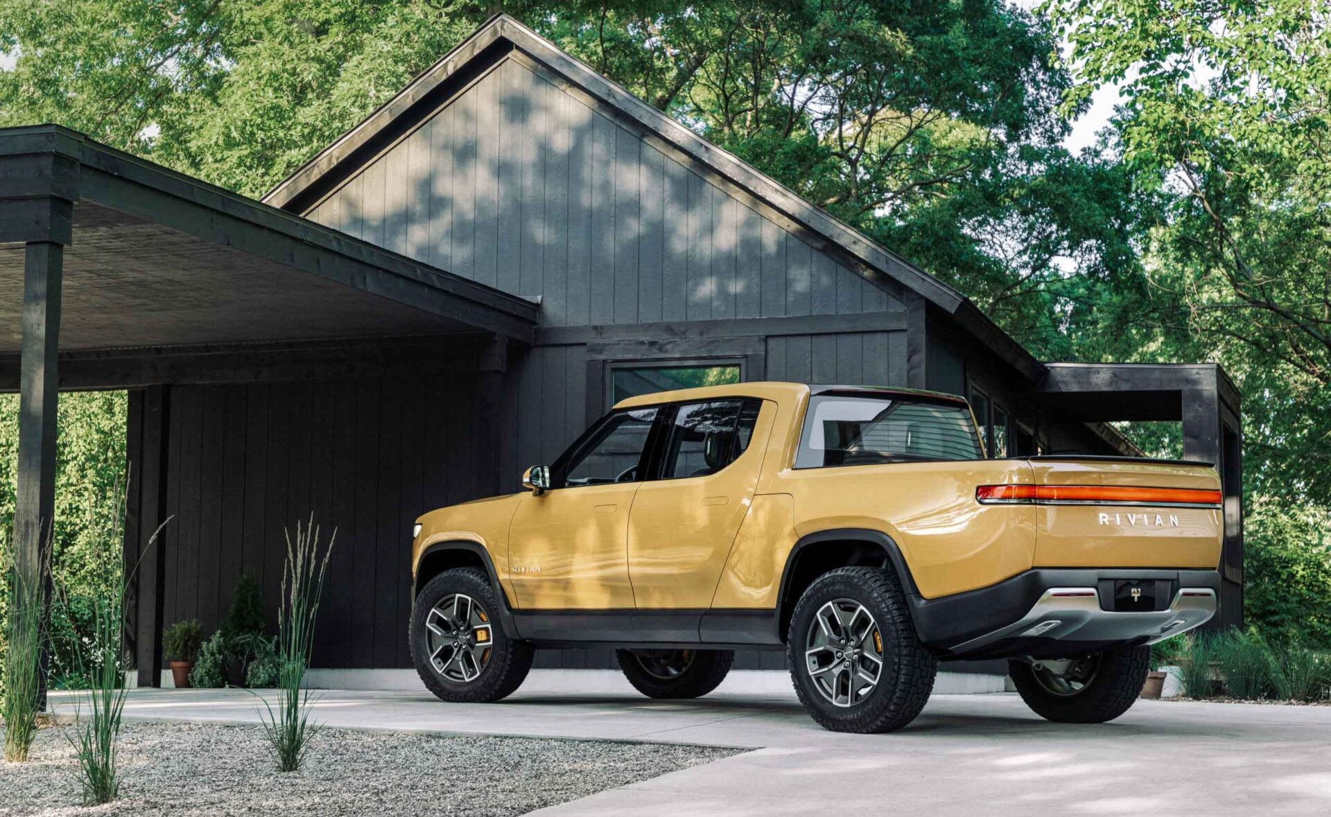 2021 RIVIAN R1T - INEAX MOTORS