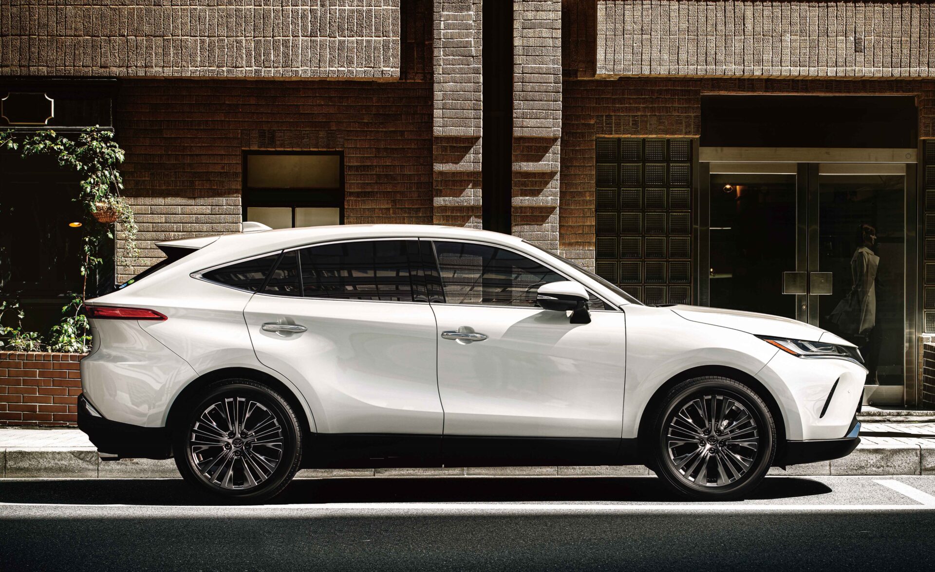 2021 TOYOTA HARRIER JAPANESE VERSION - INEAX MOTORS