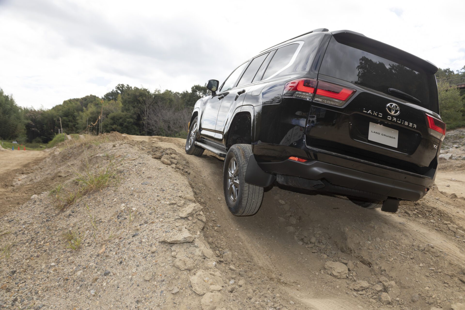 2022 TOYOTA LANDCRUISER 300 - INEAX MOTORS