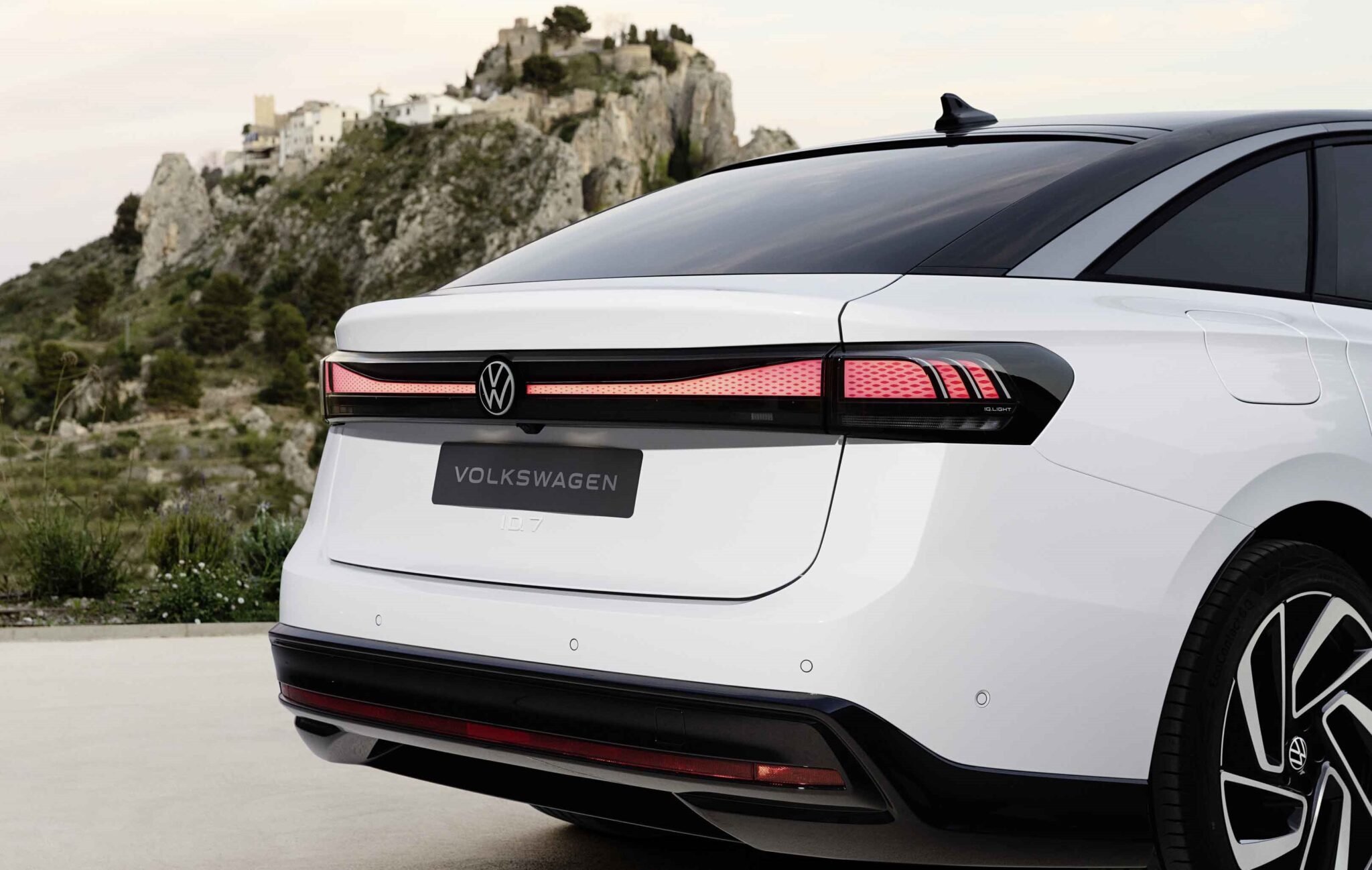 2024 VOLKSWAGEN ID.7 GLACIER WHITE METALLIC - INEAX MOTORS
