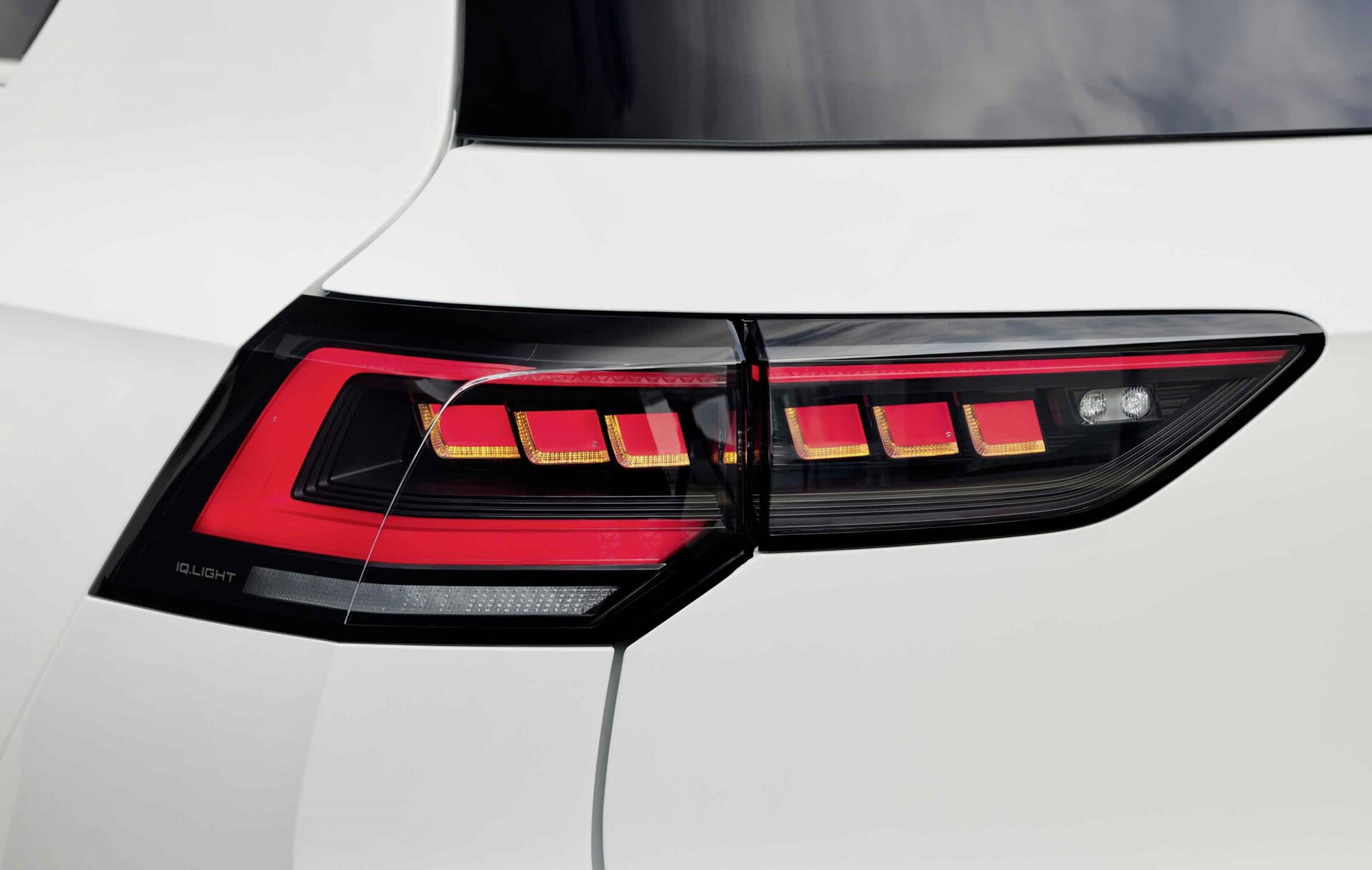 2024 VOLKSWAGEN GOLF GTE - INEAX MOTORS