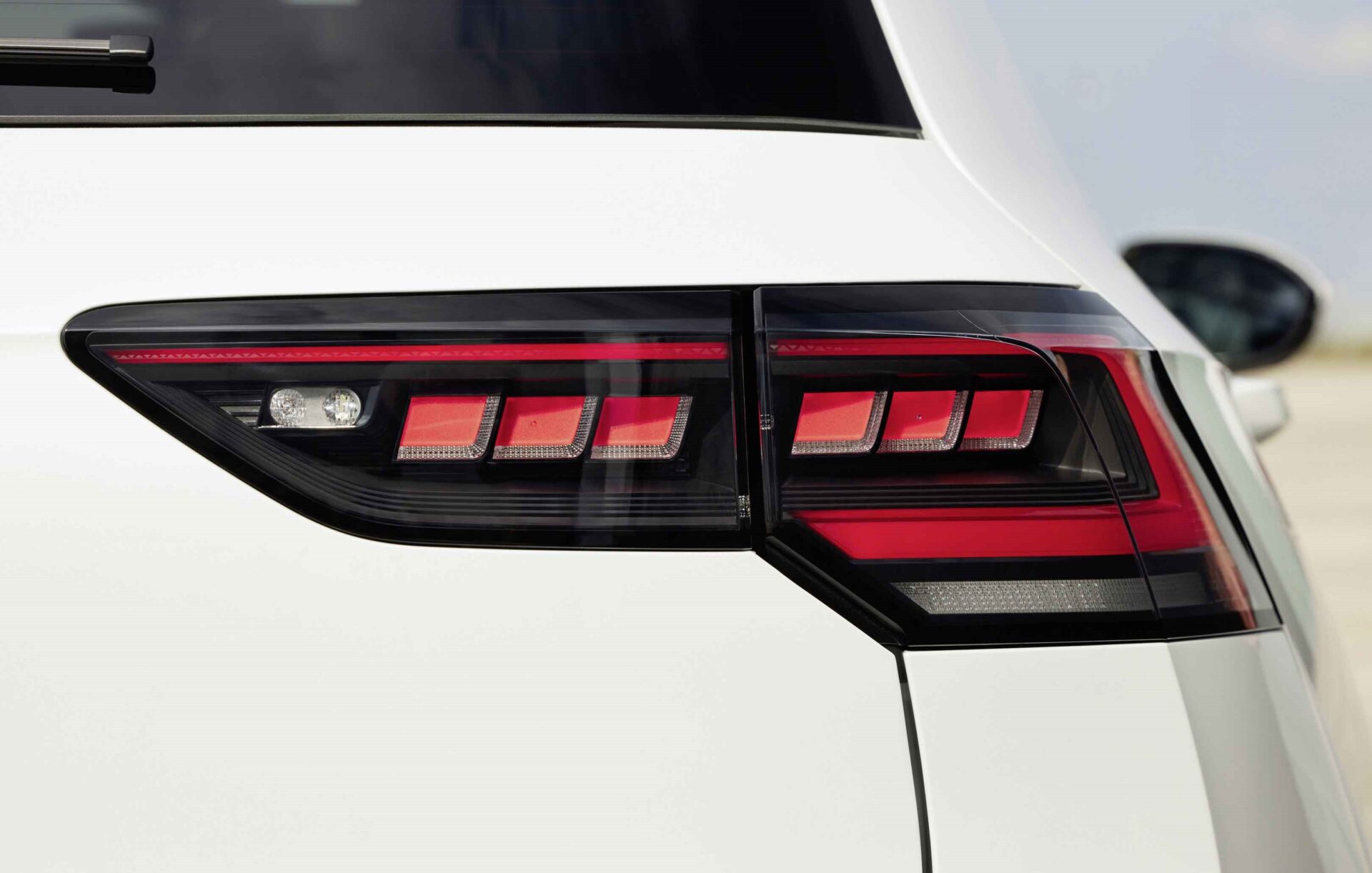 2024 VOLKSWAGEN GOLF - INEAX MOTORS