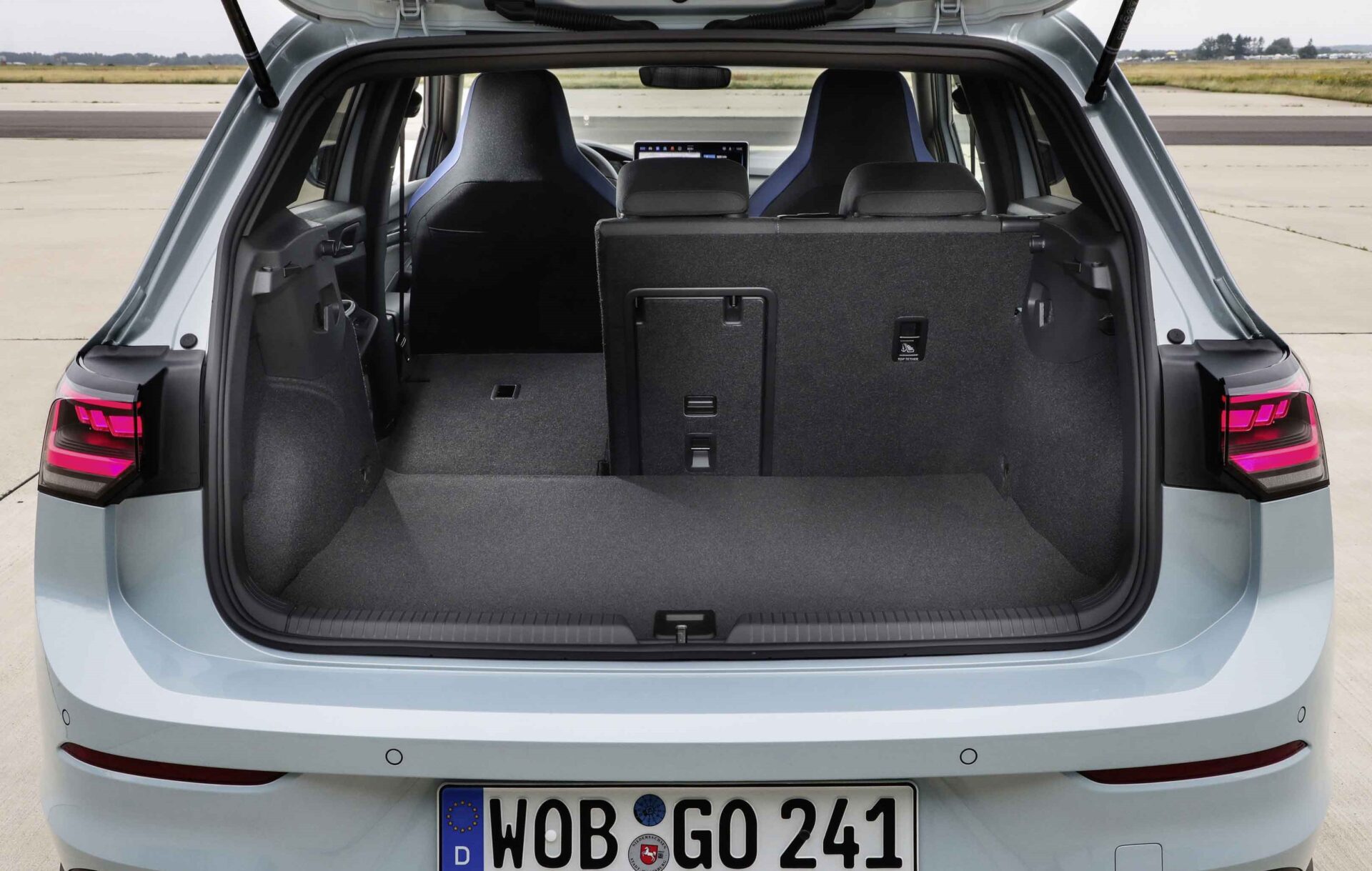 2024 VOLKSWAGEN GOLF GTE - INEAX MOTORS