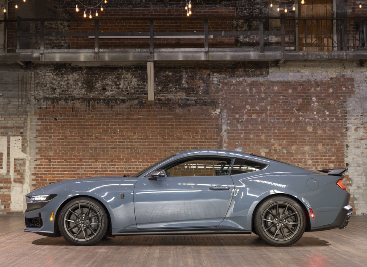 2024 FORD MUSTANG MATTE CLEAR FILM - INEAX MOTORS