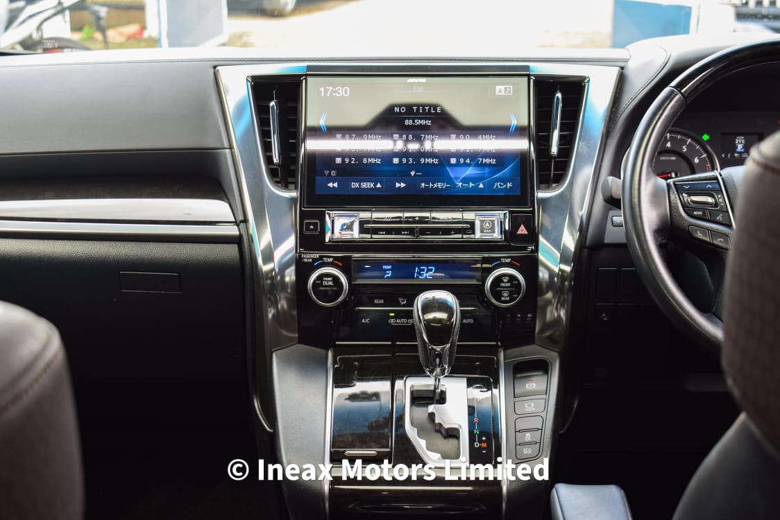 TOYOTA ALPHARD - INEAX MOTORS